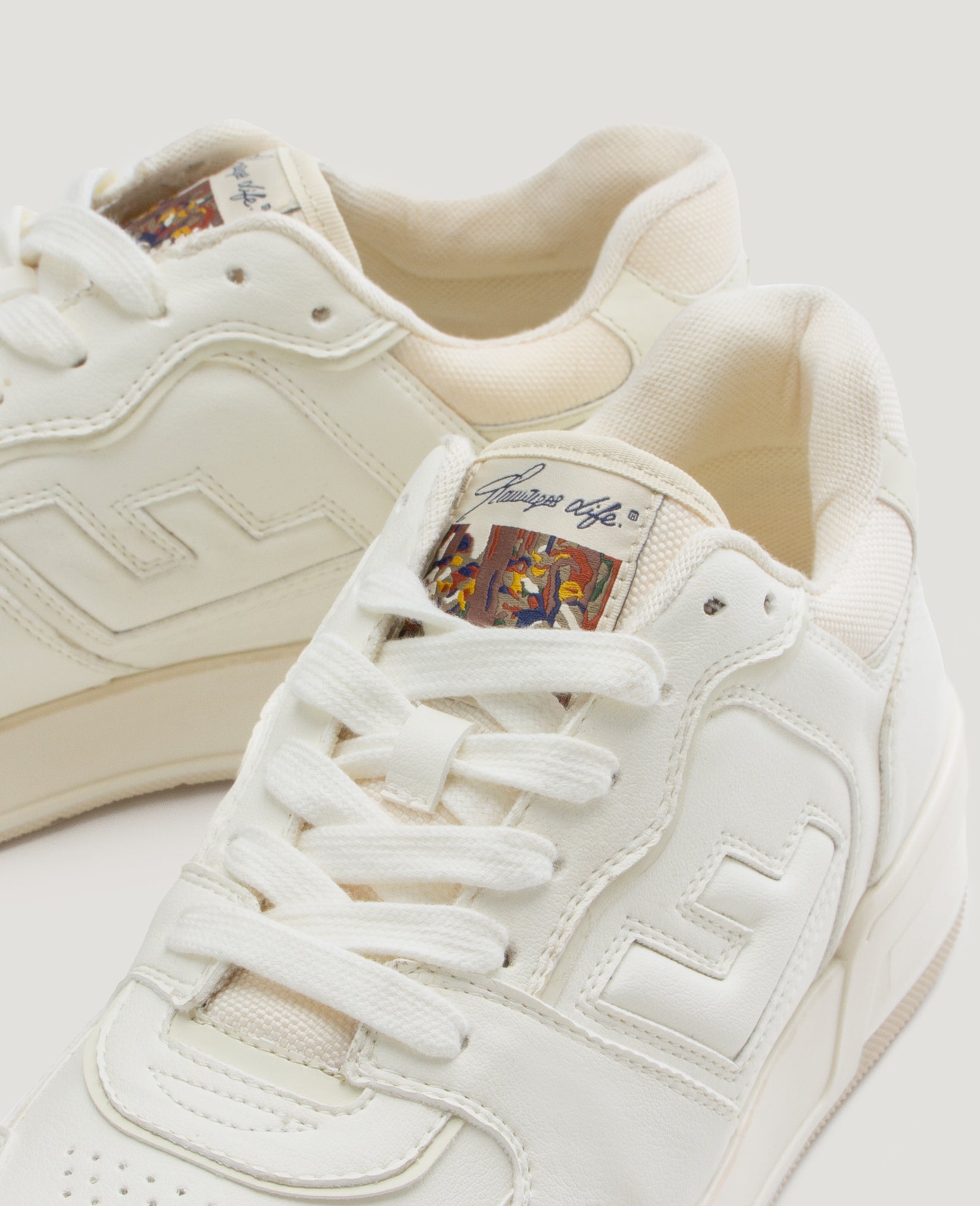 Leonardo 02 - Pearl – Commonplace Shop